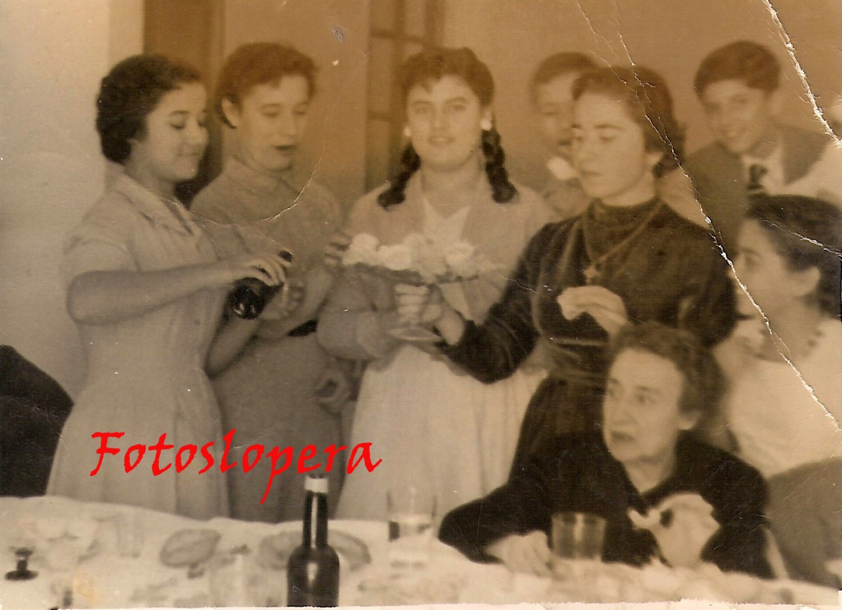 Grupo de loperanas celebrando cuando fue Hermana Mayor de la Cofradía ...