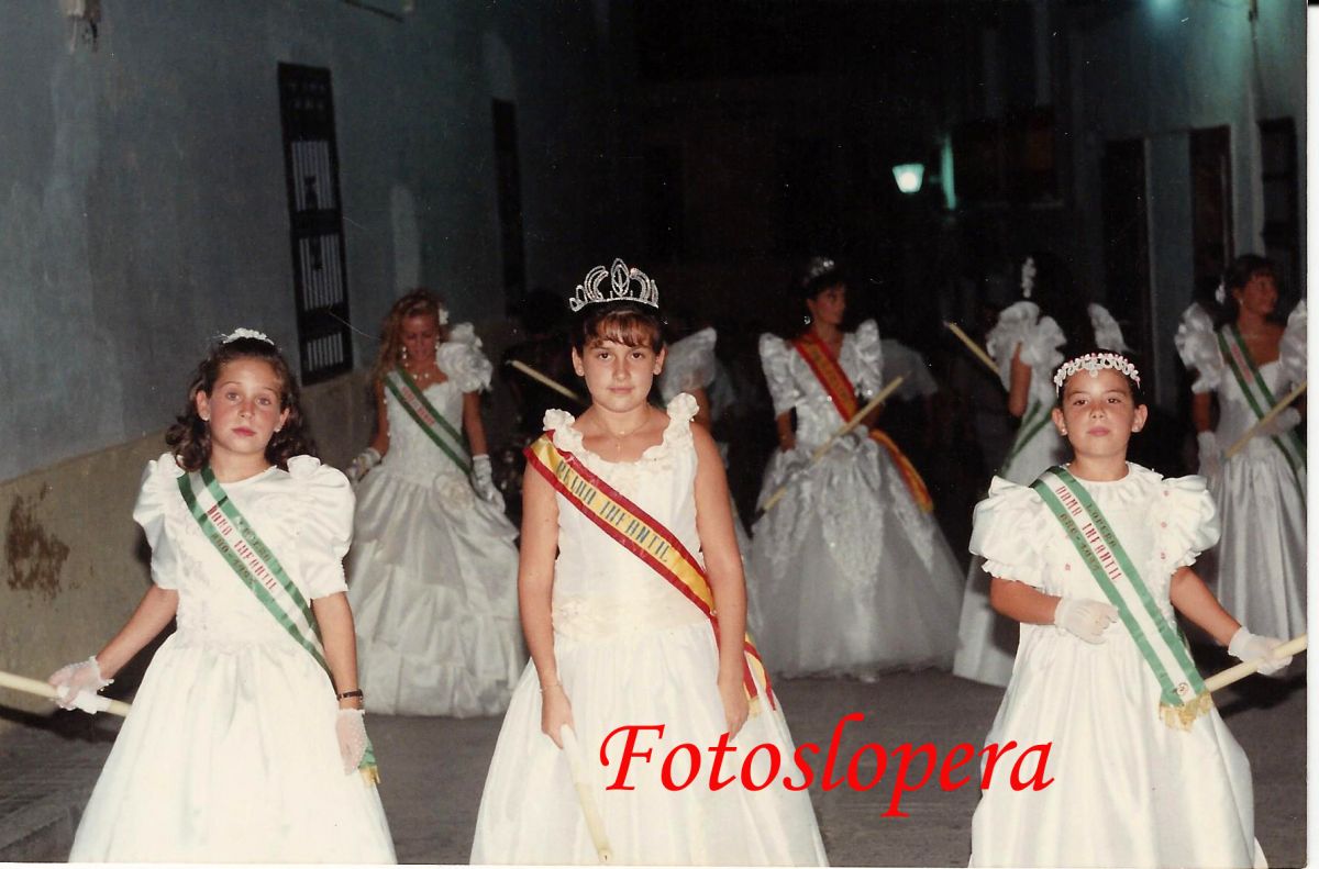 Reina y Damas Infantiles de la Feria de los Cristos Año 1991. Mª ...