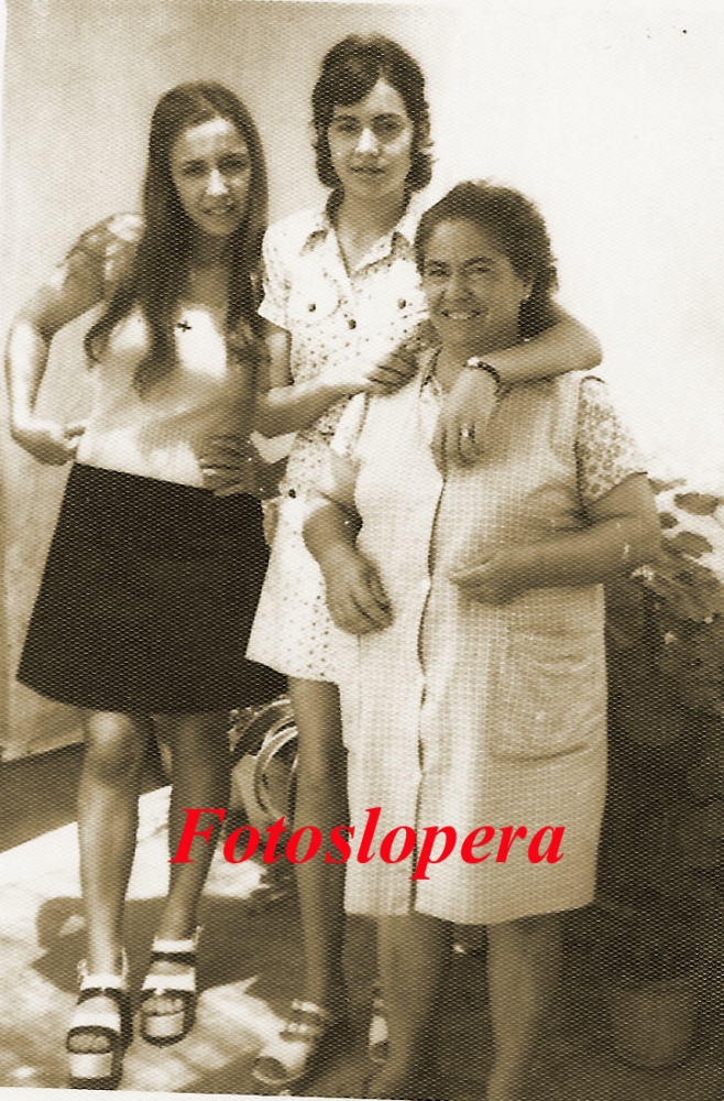 Recuerdo de Benita Monge Puentes junto a sus hijas Mari y Rosi Serrano ...