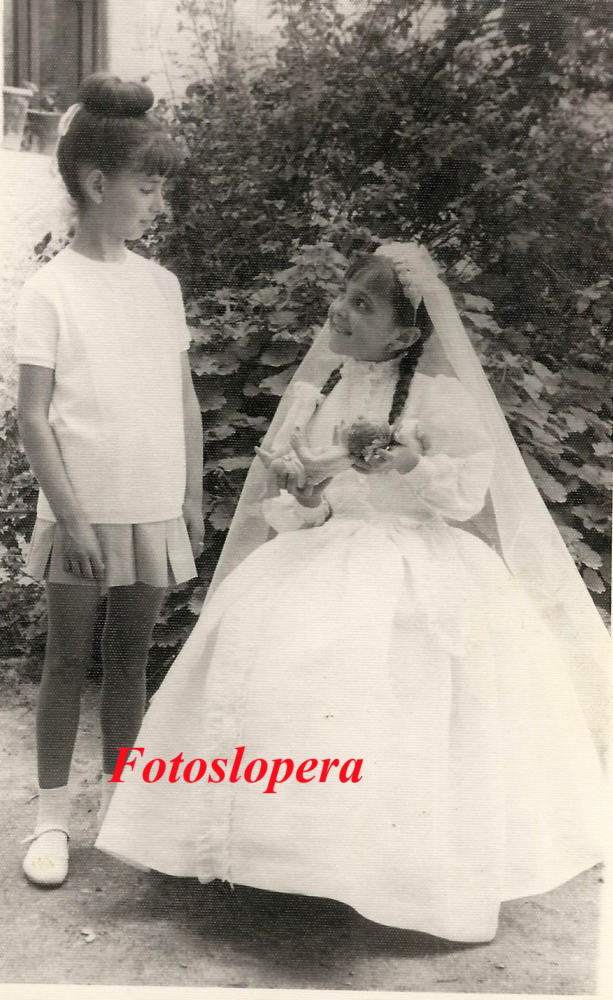 Recuerdo de la Primera Comunión de María Antelo Díaz, junto a Toñi Lara ...