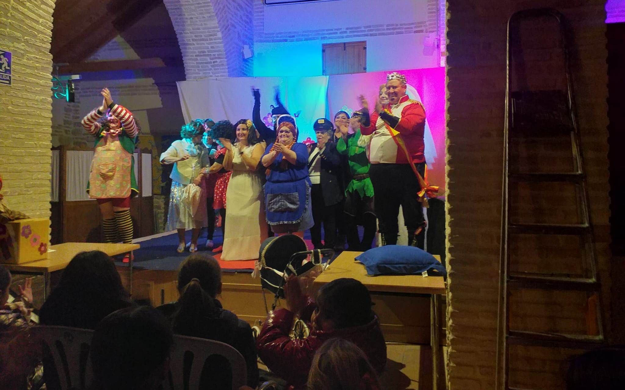 Éxito rotundo de la representación de la obra teatral "Pepicienta", a ...